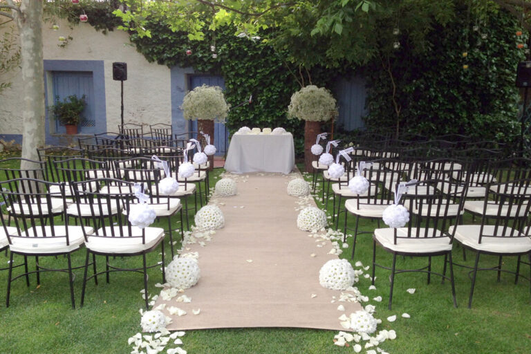 Consejos y recomendaciones para una boda civil sencilla en un jardín